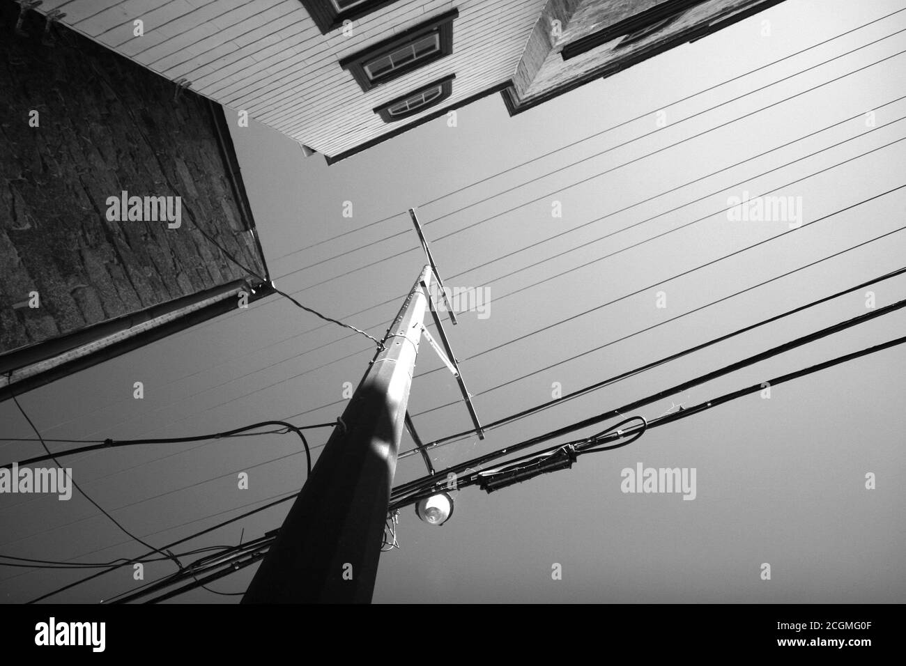 Overhead electric wires hi-res stock photography and images - Alamy