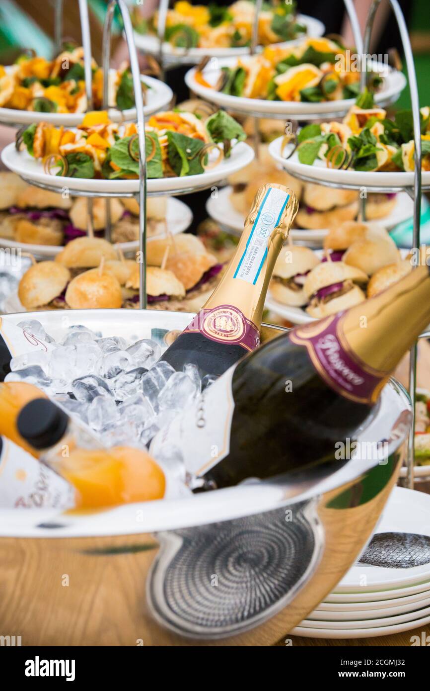 Prosecco bottles hi-res stock photography and images - Alamy