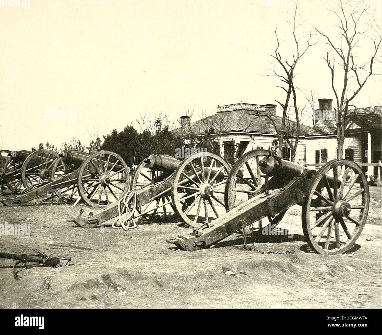 . The photographic history of the Civil War : in ten volumes . Garnett ...