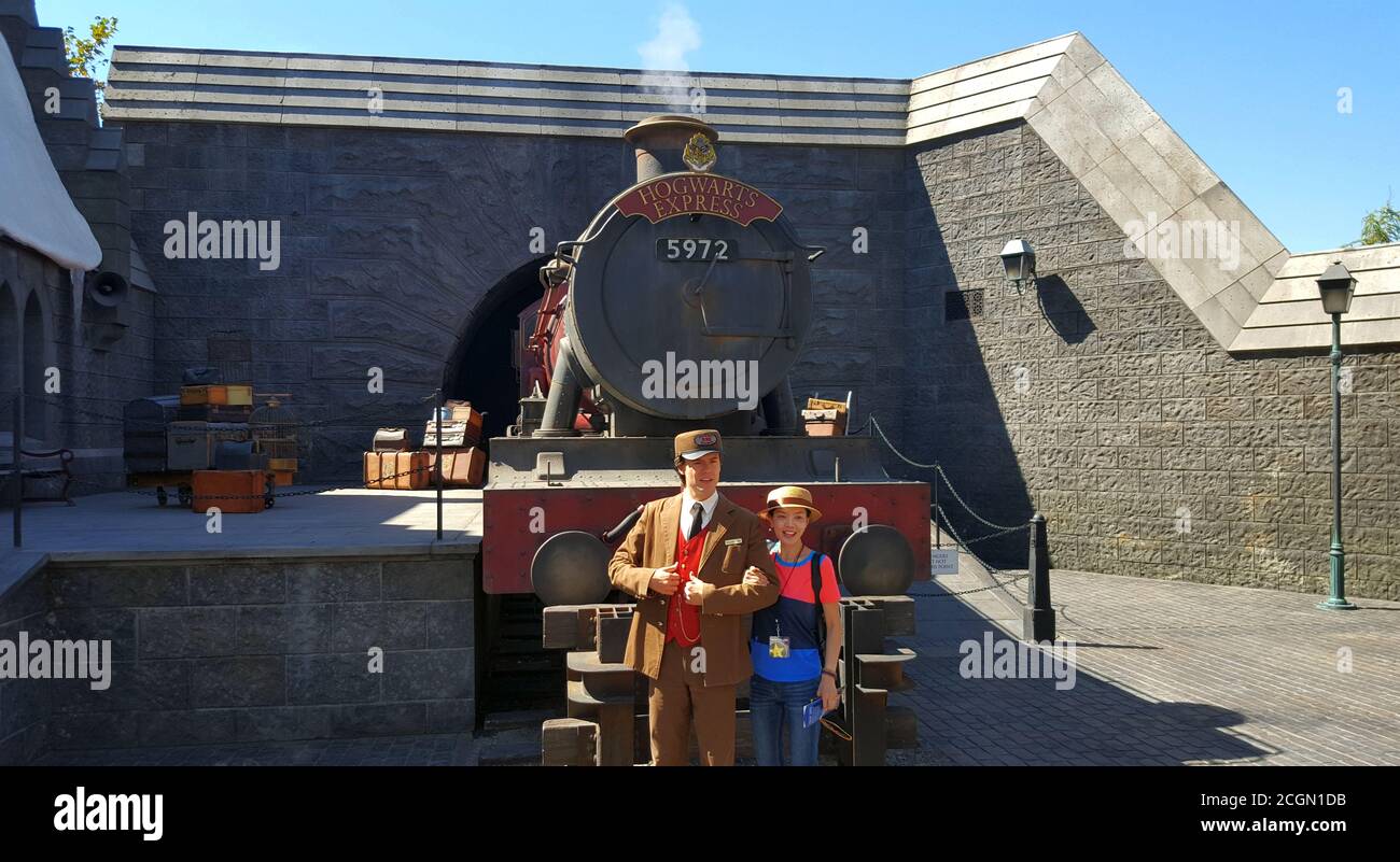 Hogwarts Express train and conductor at Hogsmeade, Universal Studios ...