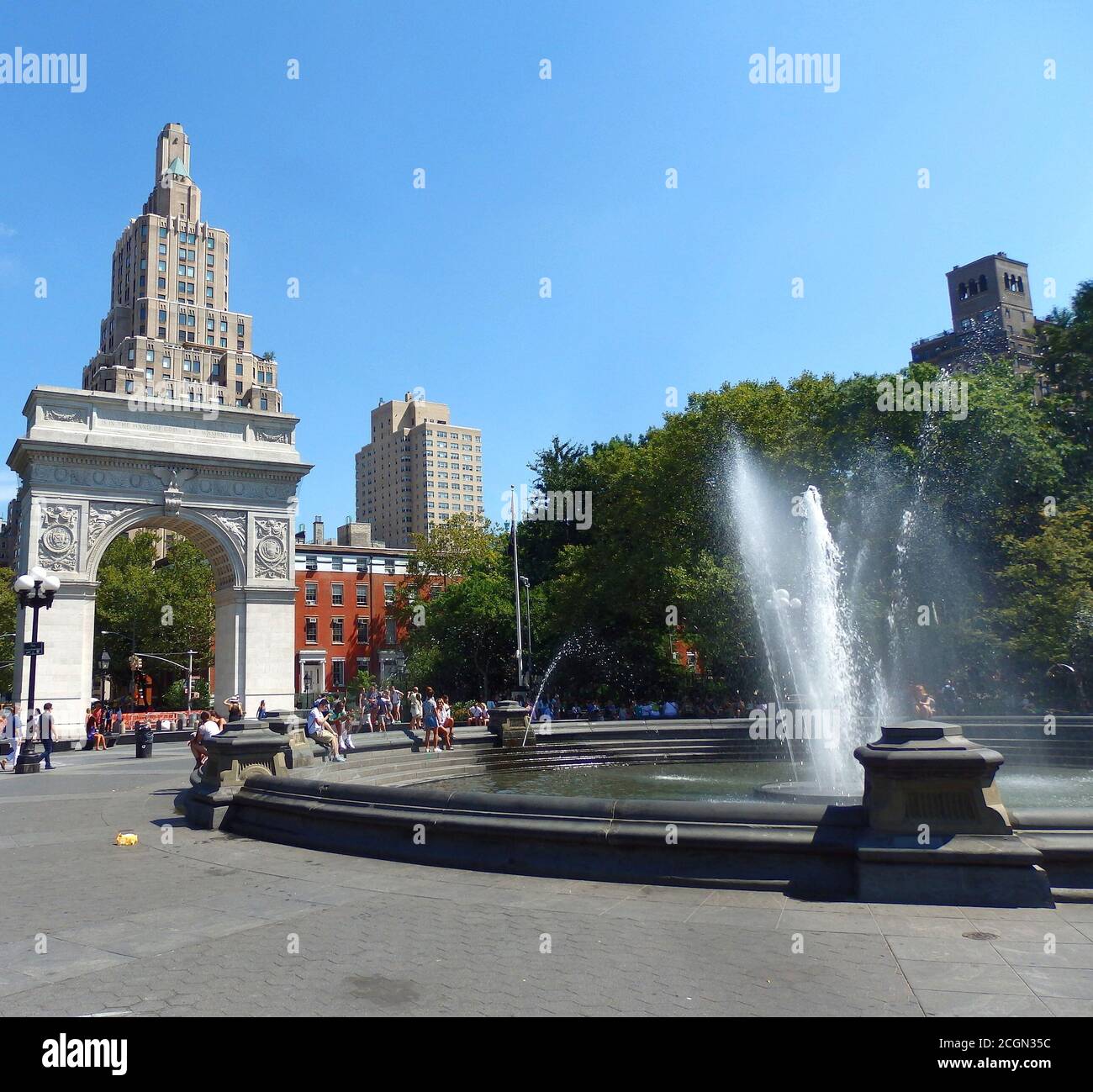 George washington square arch face hi-res stock photography and images ...
