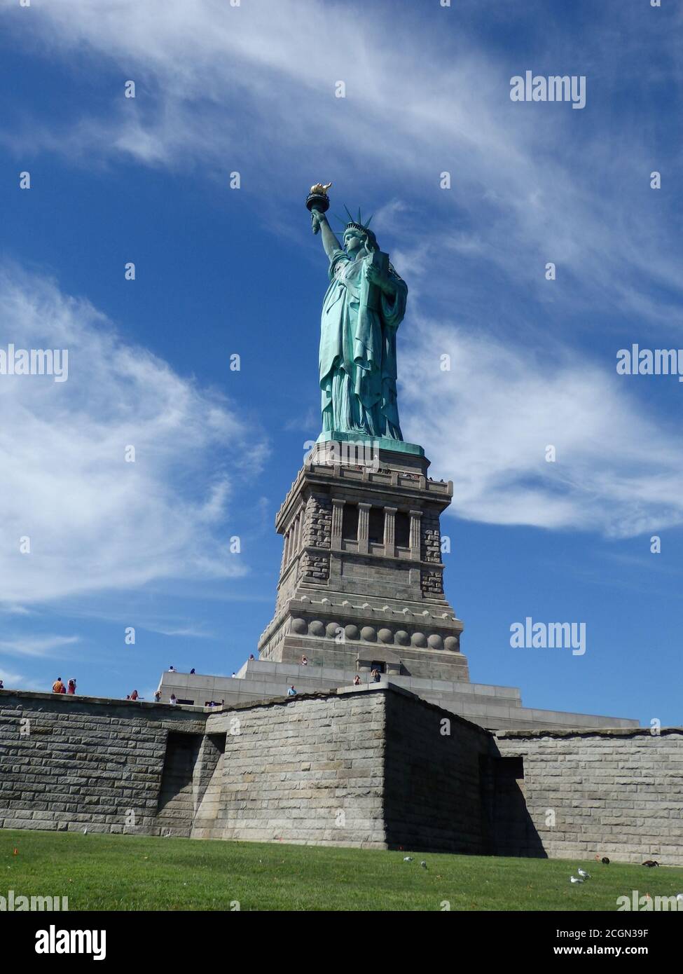 New york statue of liberty side view hi-res stock photography and ...