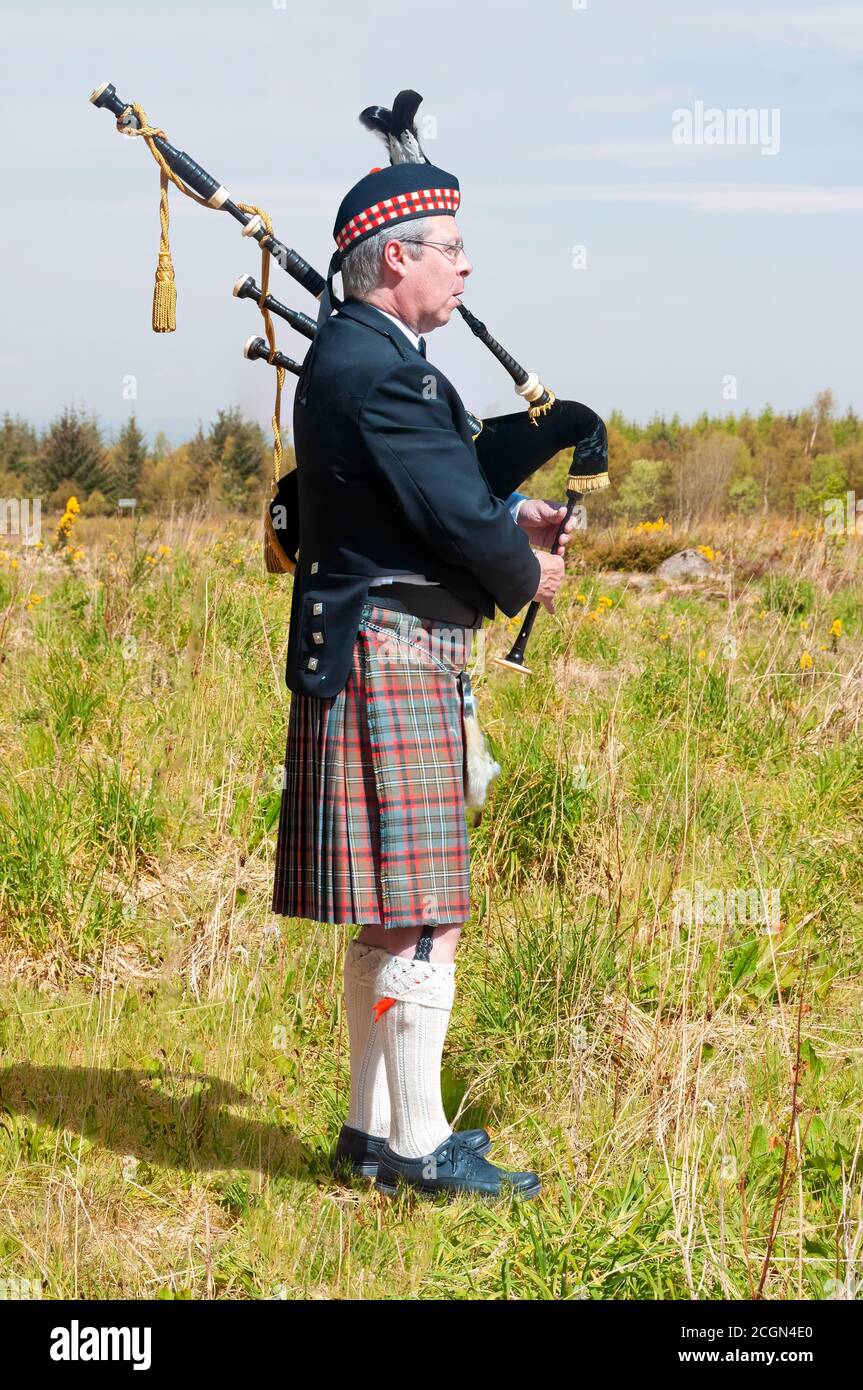 Man playing bagpipe in scottish traditional costume hi-res stock ...
