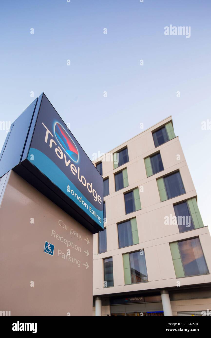 Travelodge signage hi-res stock photography and images - Alamy