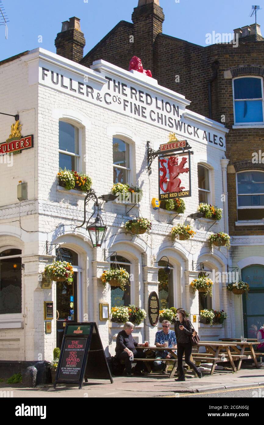 Red lion hotel restaurant hi-res stock photography and images - Alamy