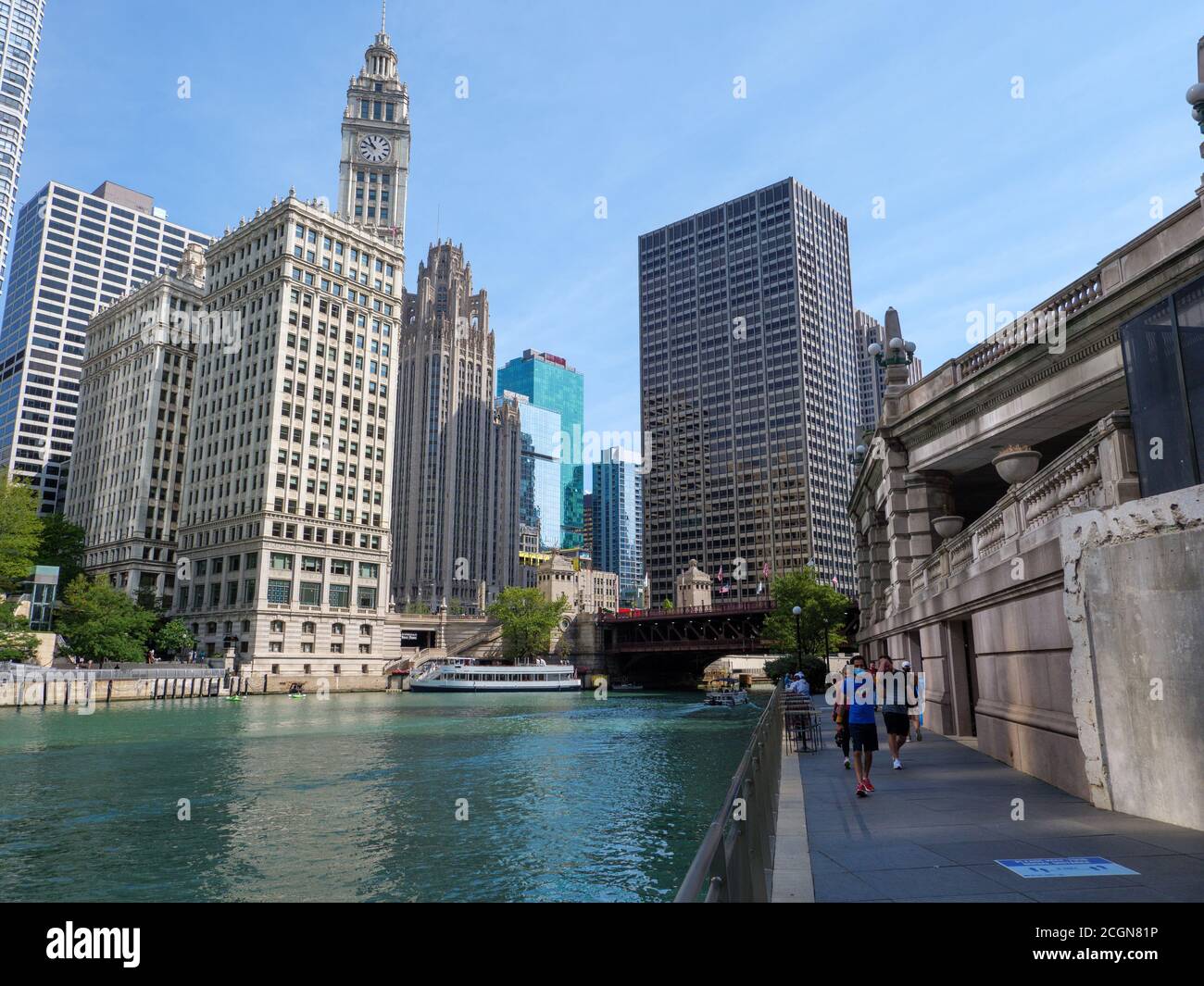 Chicago River and Riverwalk. Downtown Chicago, Illinois Stock Photo - Alamy