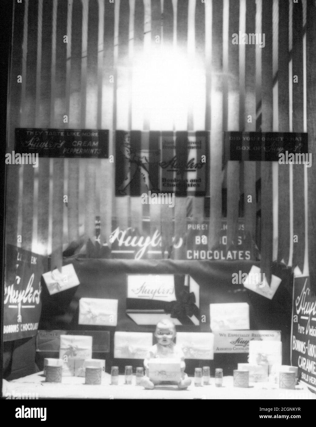 Drug Store Display Old High Resolution Stock Photography and Images - Alamy