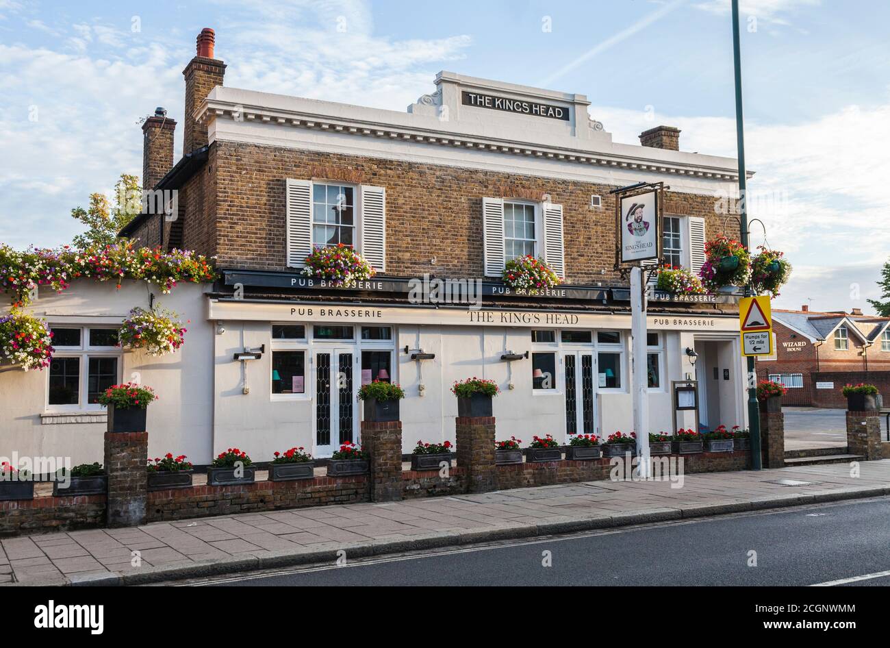 Kings Head pub inTeddington,London,UK Stock Photo - Alamy