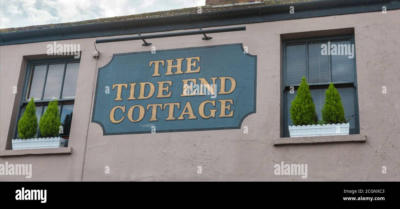 Tide end cottage hi-res stock photography and images - Alamy