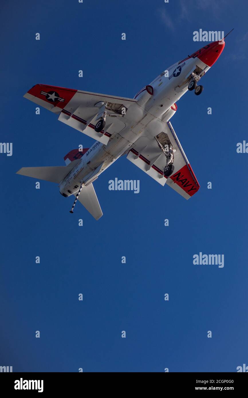 Carrier training wing 2 hi-res stock photography and images - Alamy