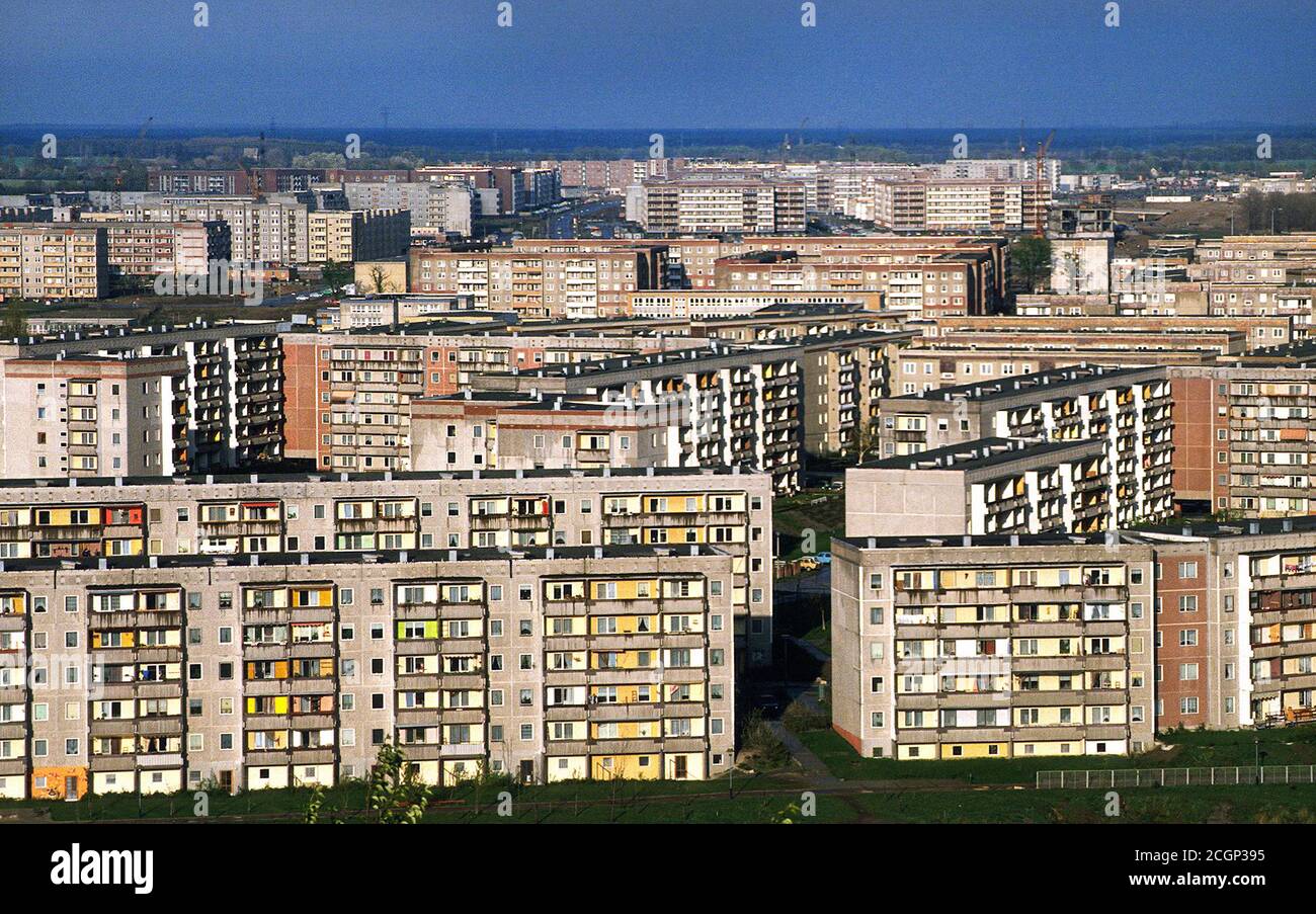 Prefabricated housing hi-res stock photography and images - Alamy
