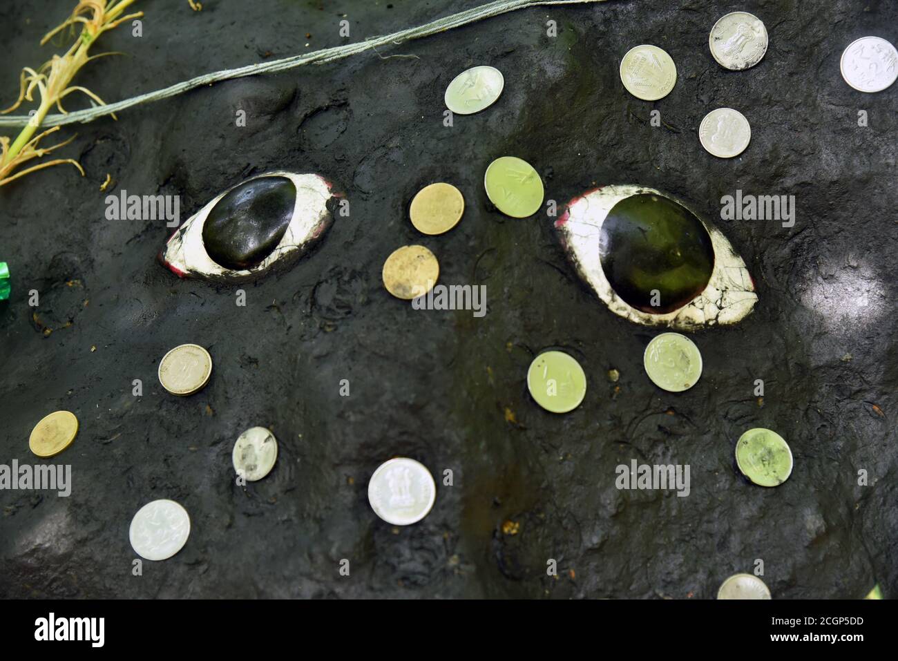Ancient indian coin hi-res stock photography and images - Alamy