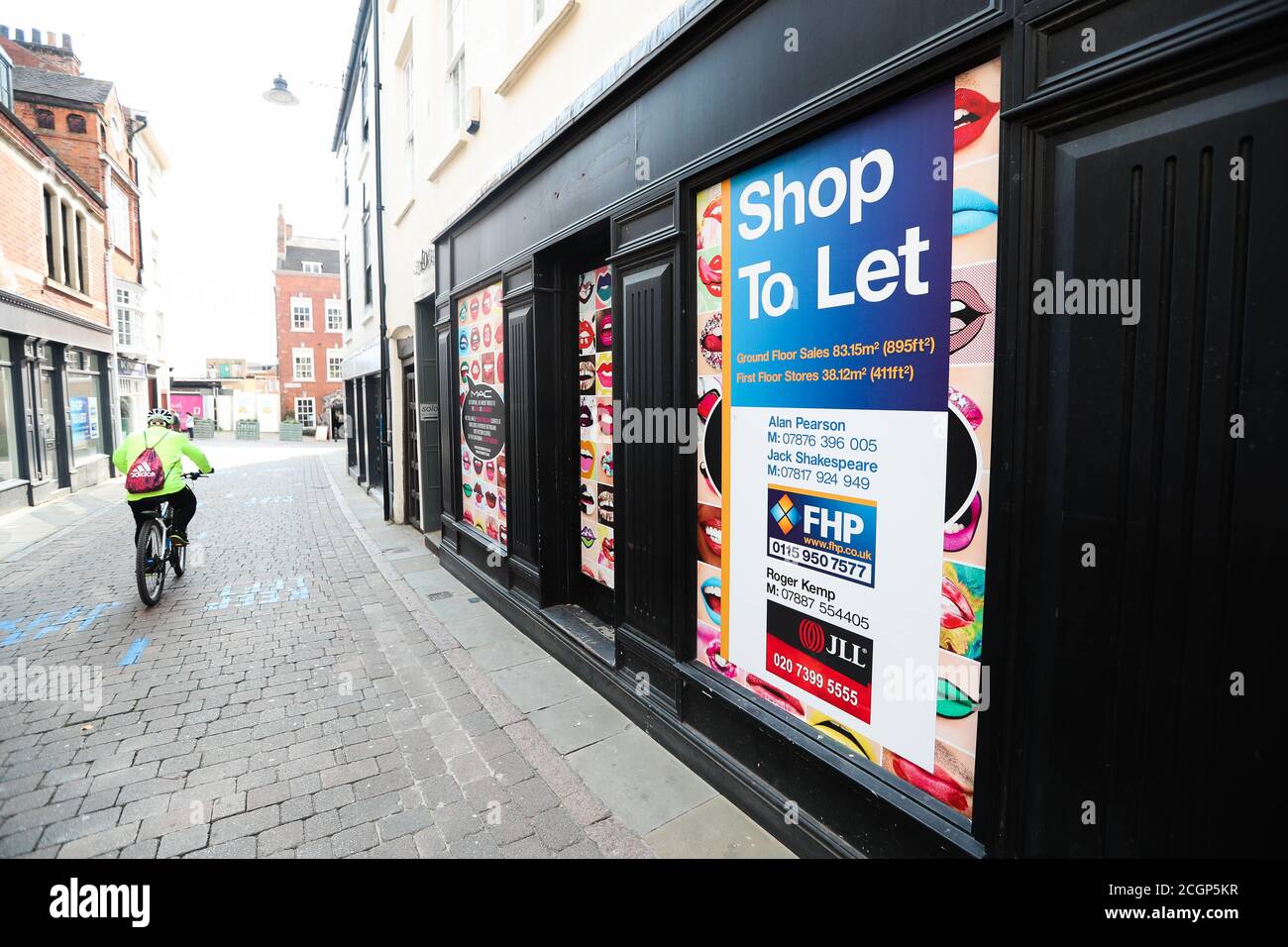 A shop to let, Nottingham City Centre Stock Photo - Alamy