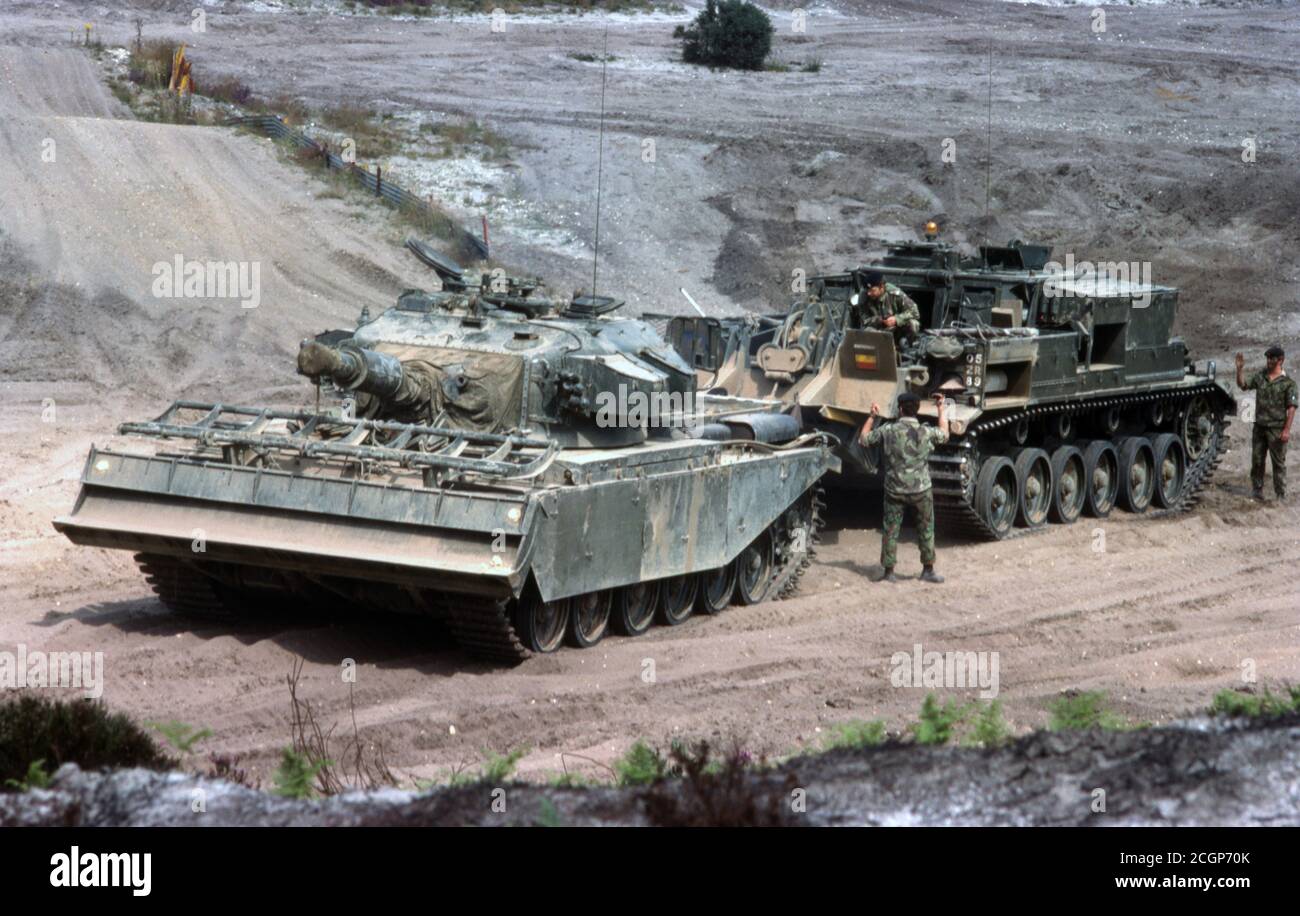BRITISH ARMY Kampfpanzer Chieftain/ Main Battle Tank Chieftain Stock ...