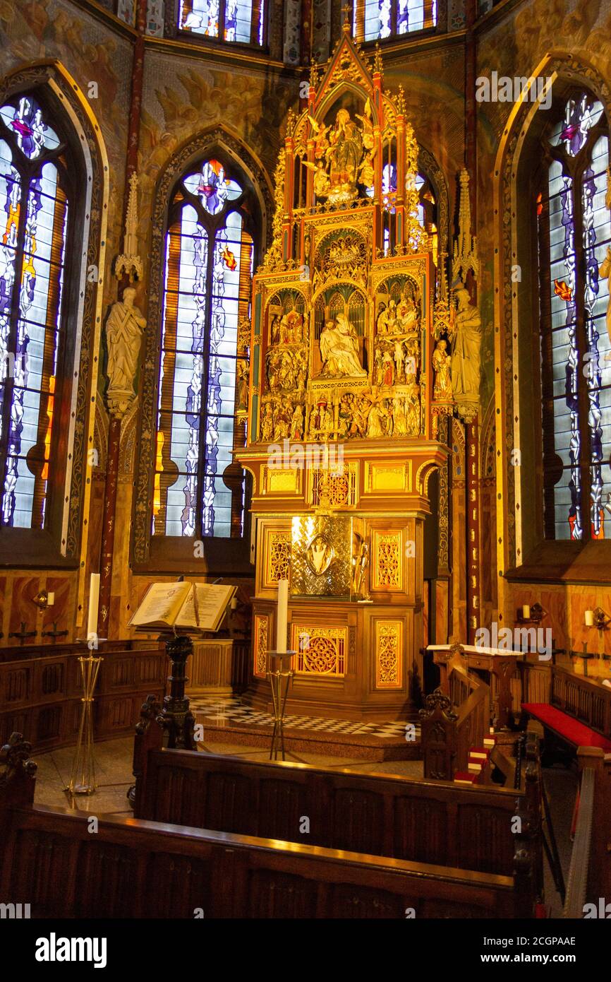 Golden altar hi-res stock photography and images - Alamy