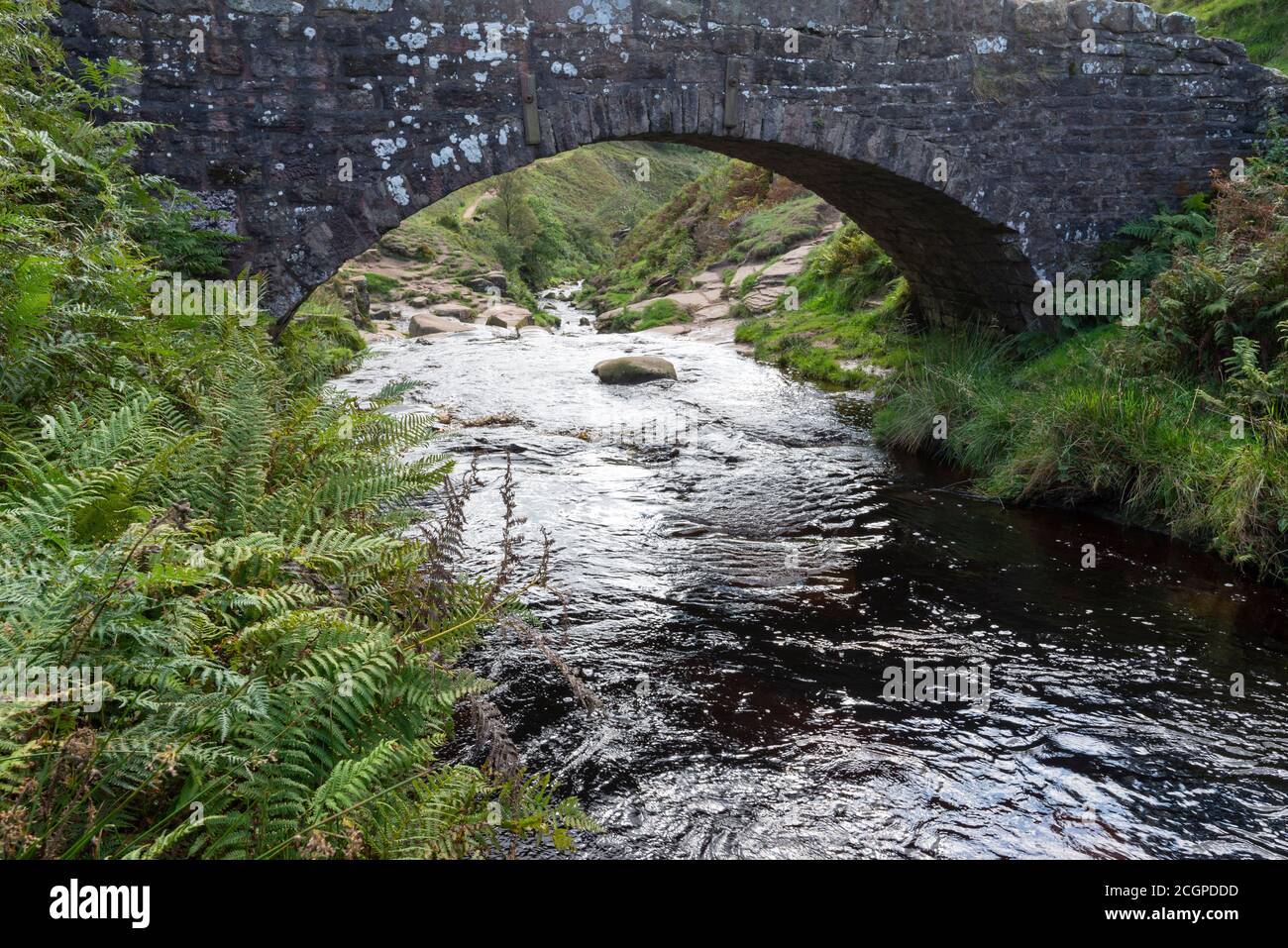 Packhorse bridge at Three Shires Head, Axe Edge Moor, Peak District ...