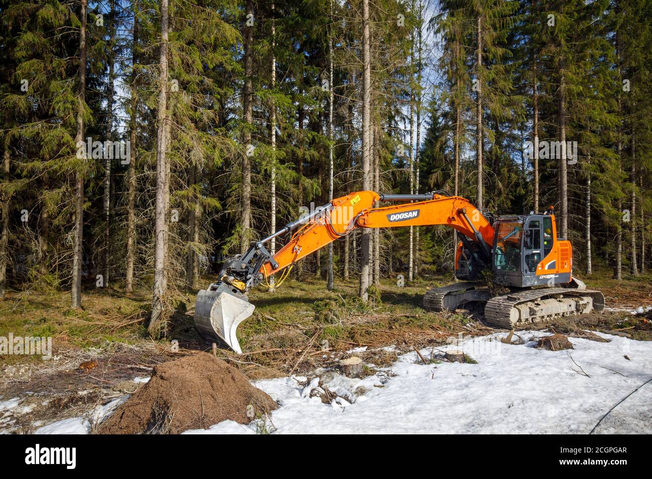 Side view excavator digger hi-res stock photography and images - Alamy