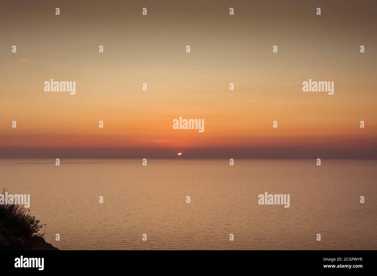 Boat disappearing over horizon hi-res stock photography and images - Alamy