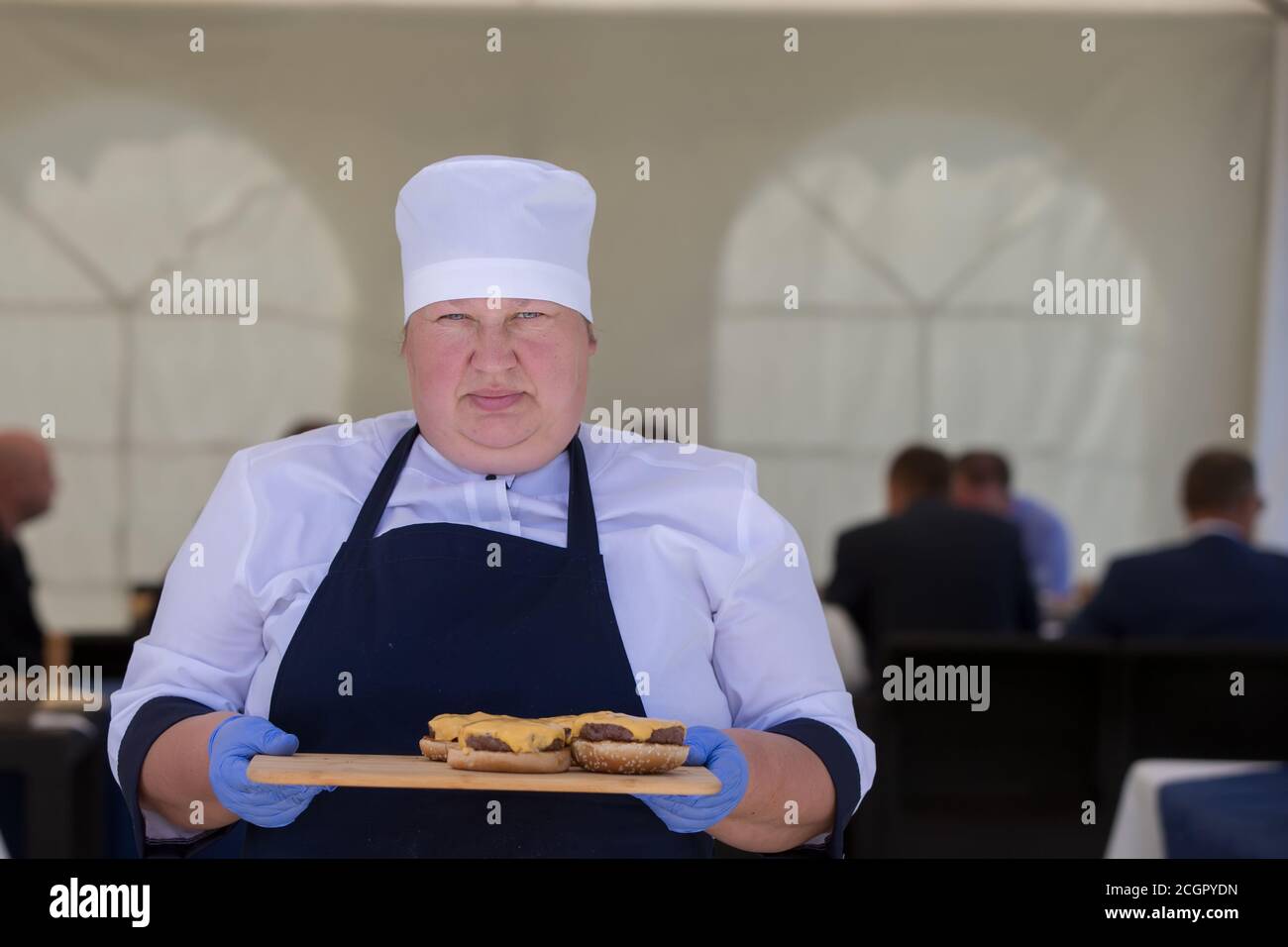 Woman chef with a tray with food Stock Photo - Alamy