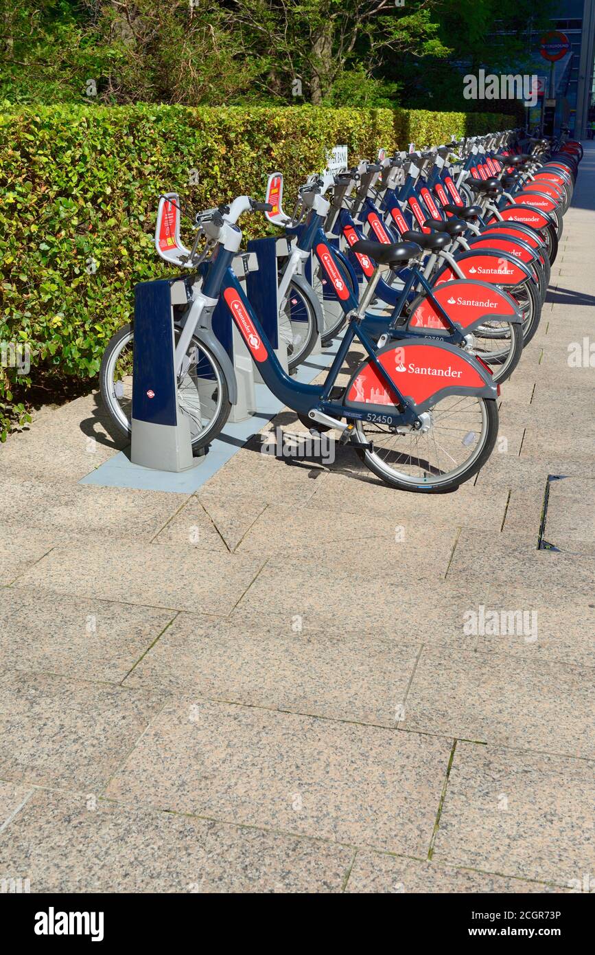 London santander cycles docking station hi-res stock photography and ...