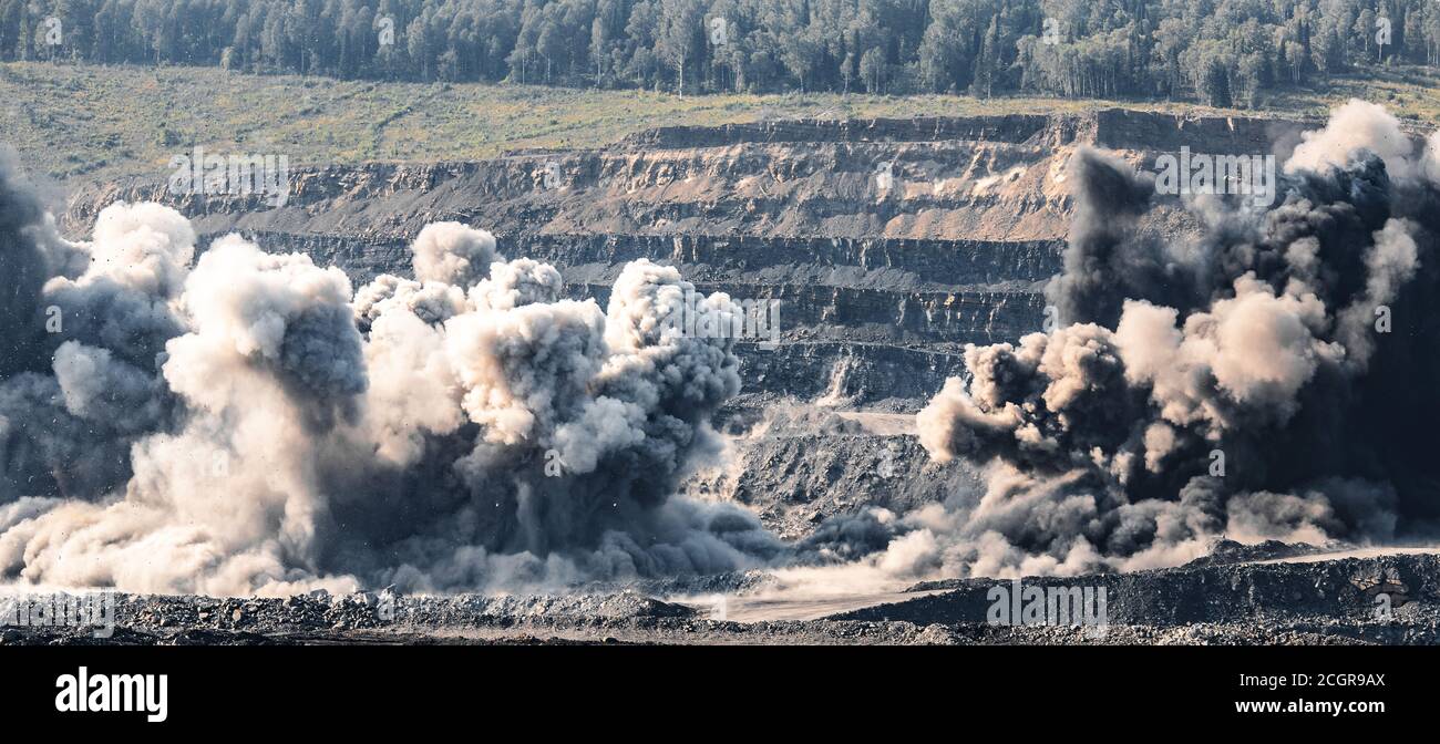 Dynamite manufacturing hi-res stock photography and images - Alamy