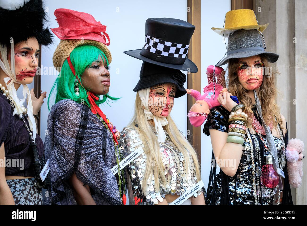 Mayfair, London, UK, 22 Jun 2019. Models pose in an extravagant ...