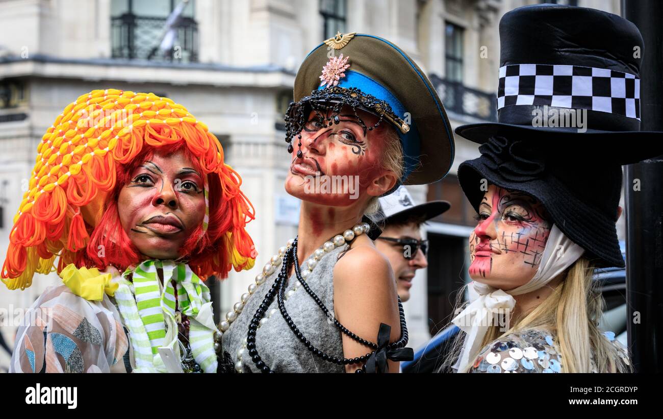 Mayfair, London, UK, 22 Jun 2019. Models pose in an extravagant ...