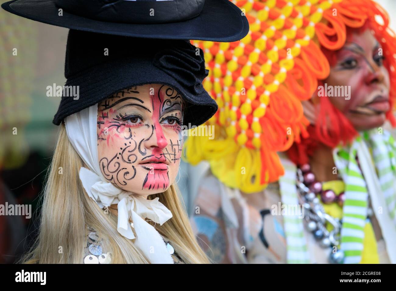Mayfair, London, UK, 22 Jun 2019. Models pose in an extravagant ...
