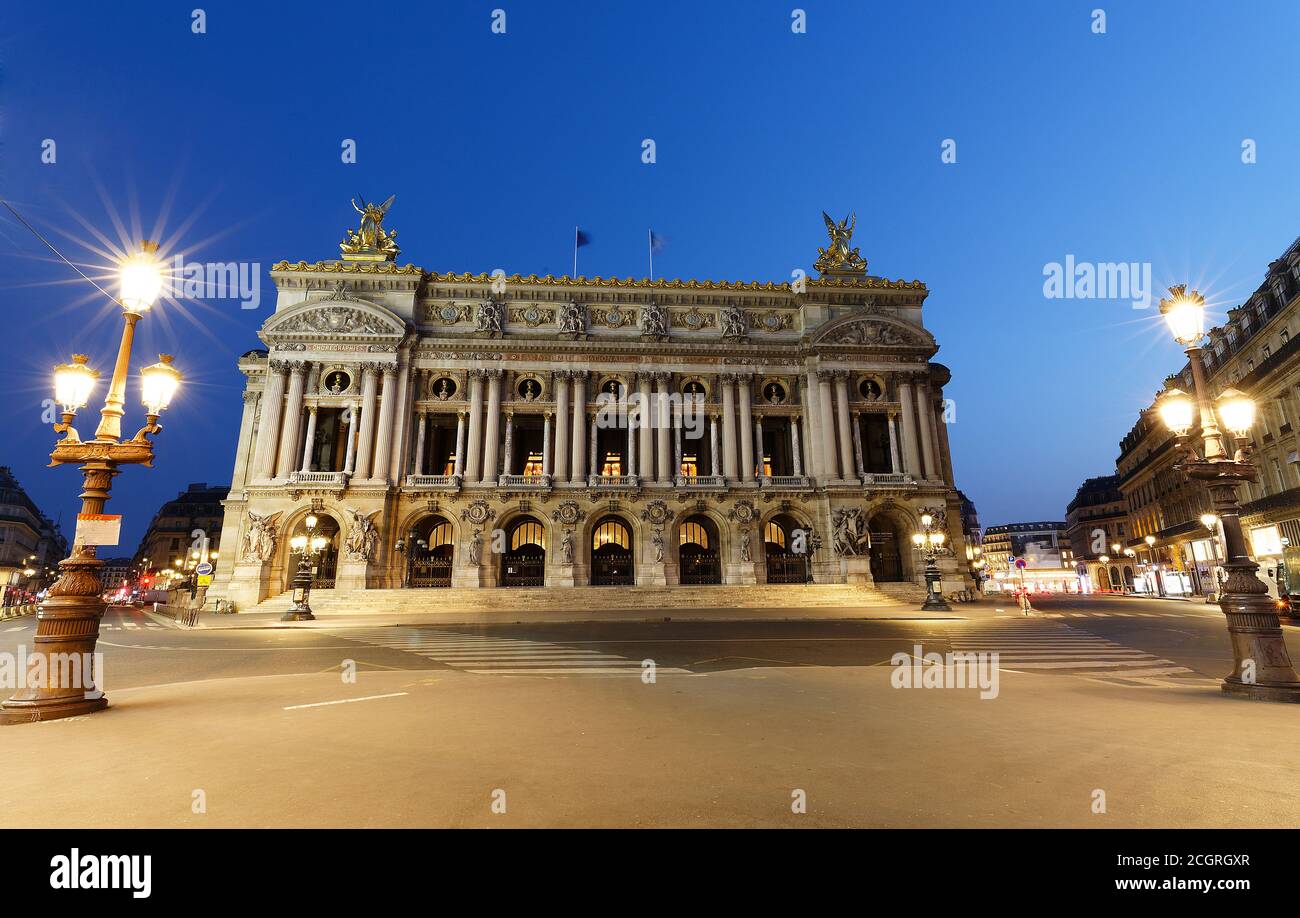 Night front view of the Opera National de Paris. France Stock Photo - Alamy