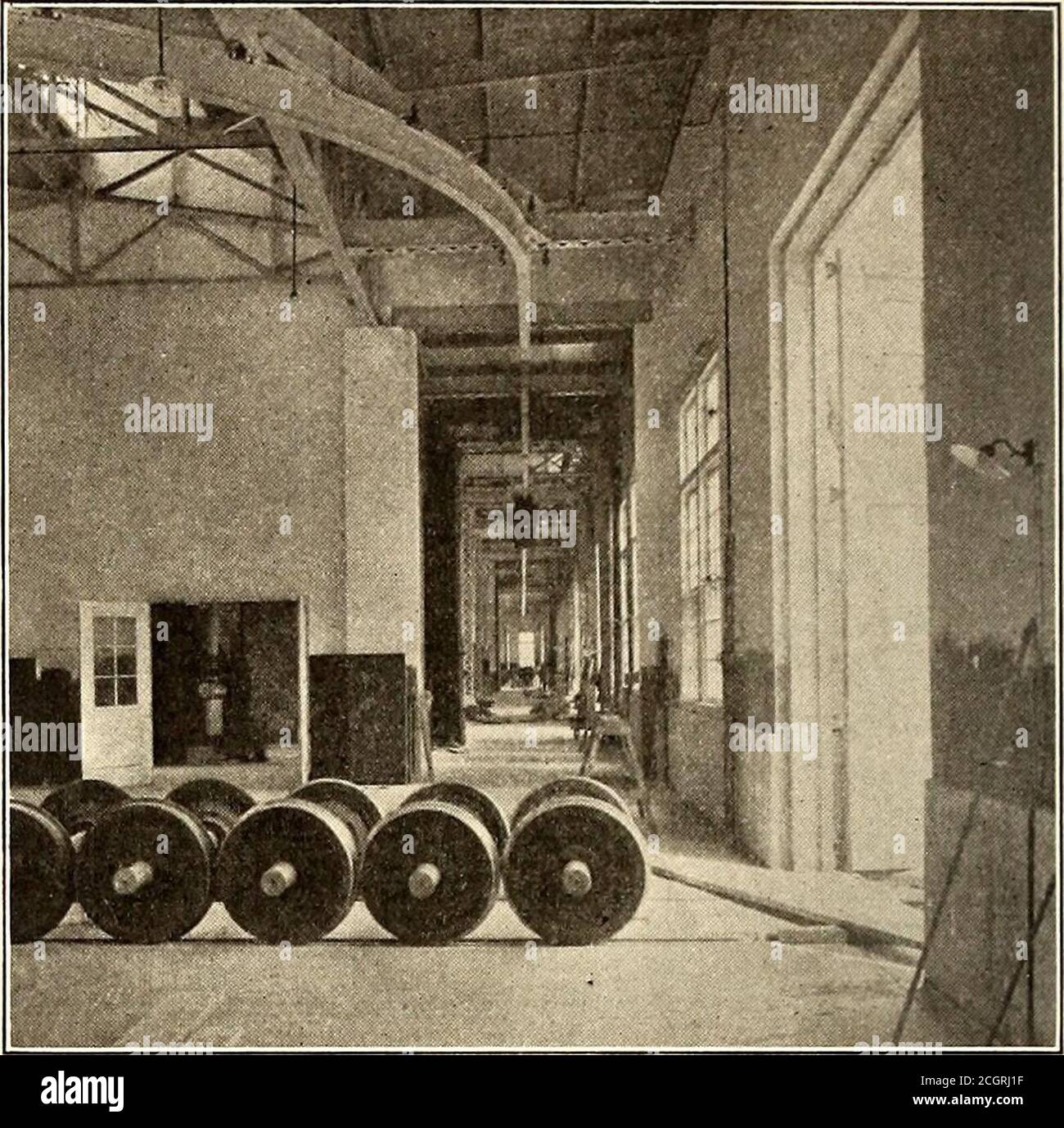 Overhead traveling hoist hi-res stock photography and images - Alamy