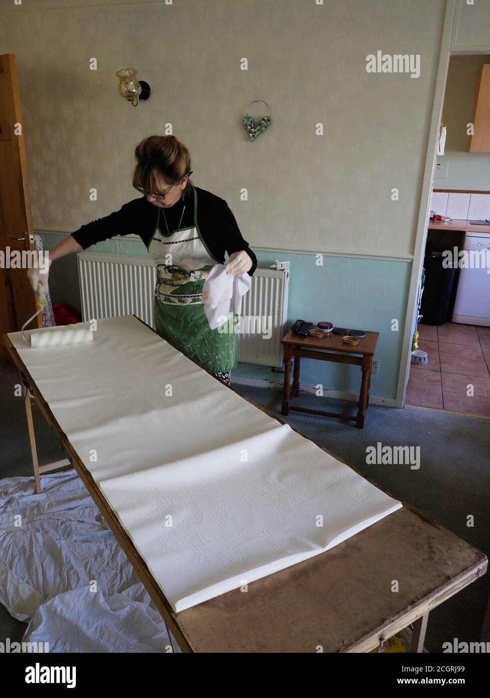 Wallpapering table woman hi-res stock photography and images - Alamy