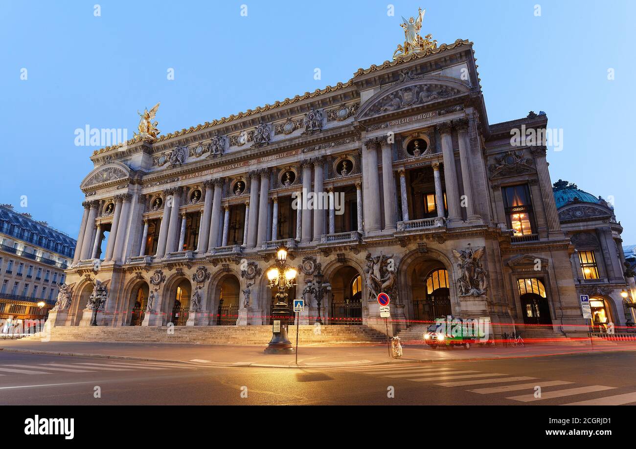 Night front view of the Opera National de Paris. France Stock Photo - Alamy