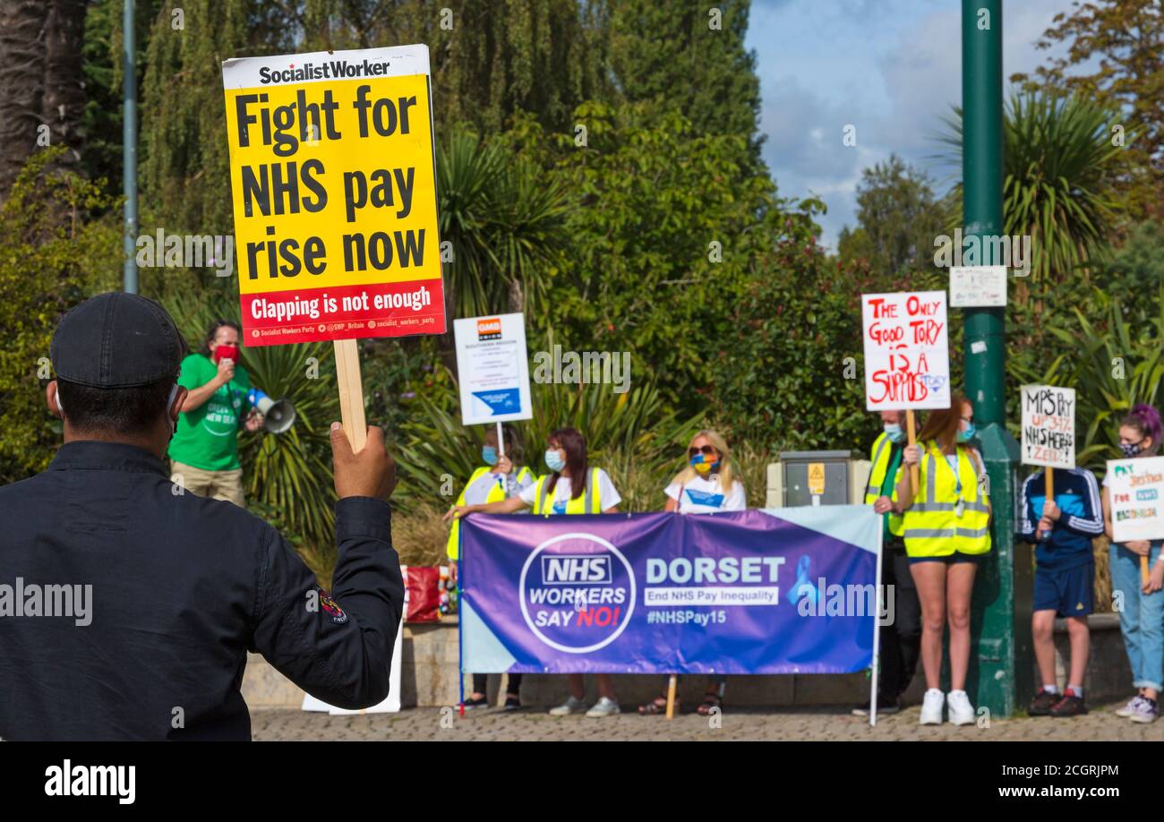 Clapping nhs man hi-res stock photography and images - Alamy