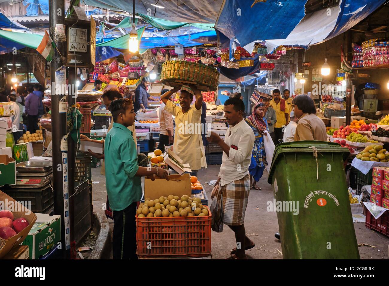 Market activity hi-res stock photography and images - Alamy