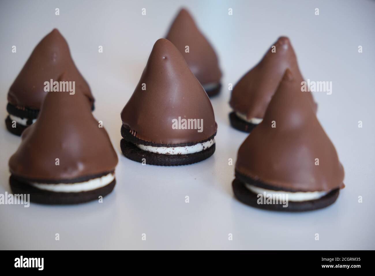 Dulce de leche cones covered with chocolate and with a base of ...