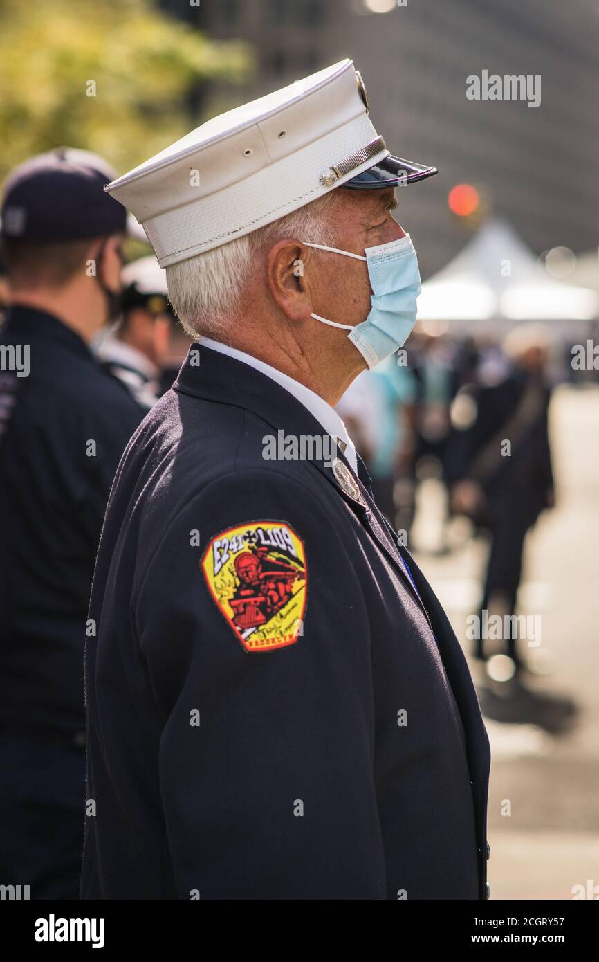 American police officers salute hi-res stock photography and images - Alamy