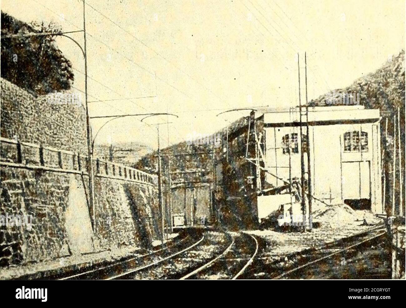 . Electric railway journal . ITALIAN THREE-PHASE ELECTRIC LOCOMOTIVES ...