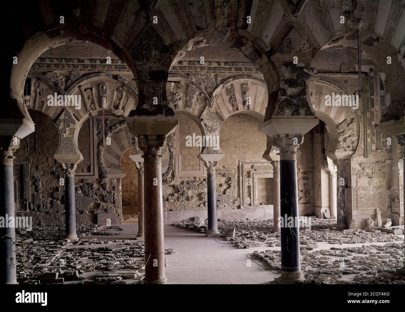 INTERIOR DEL SALON RICO O DE ABDERRAMAN III - SIGLO X. Location: MEDINA ...