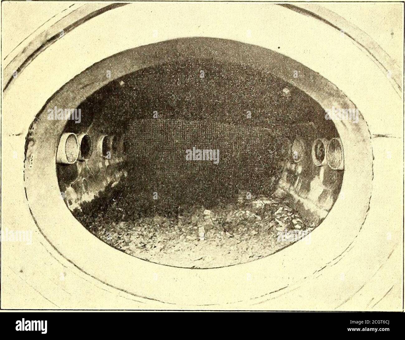 Manhole form hi-res stock photography and images - Alamy