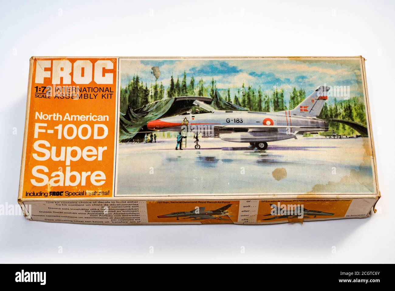 Frog 1 72 scale north american f 100 d plastic model kit hi-res stock ...