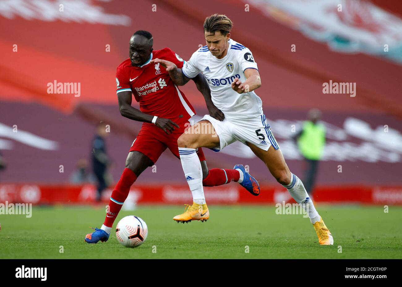 Leeds uniteds robin koch battle hi-res stock photography and images - Alamy