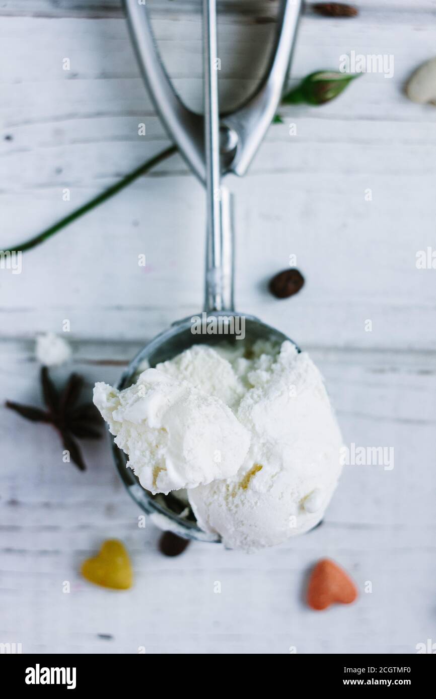 Ice cream scoop with ice cream inside it Stock Photo - Alamy