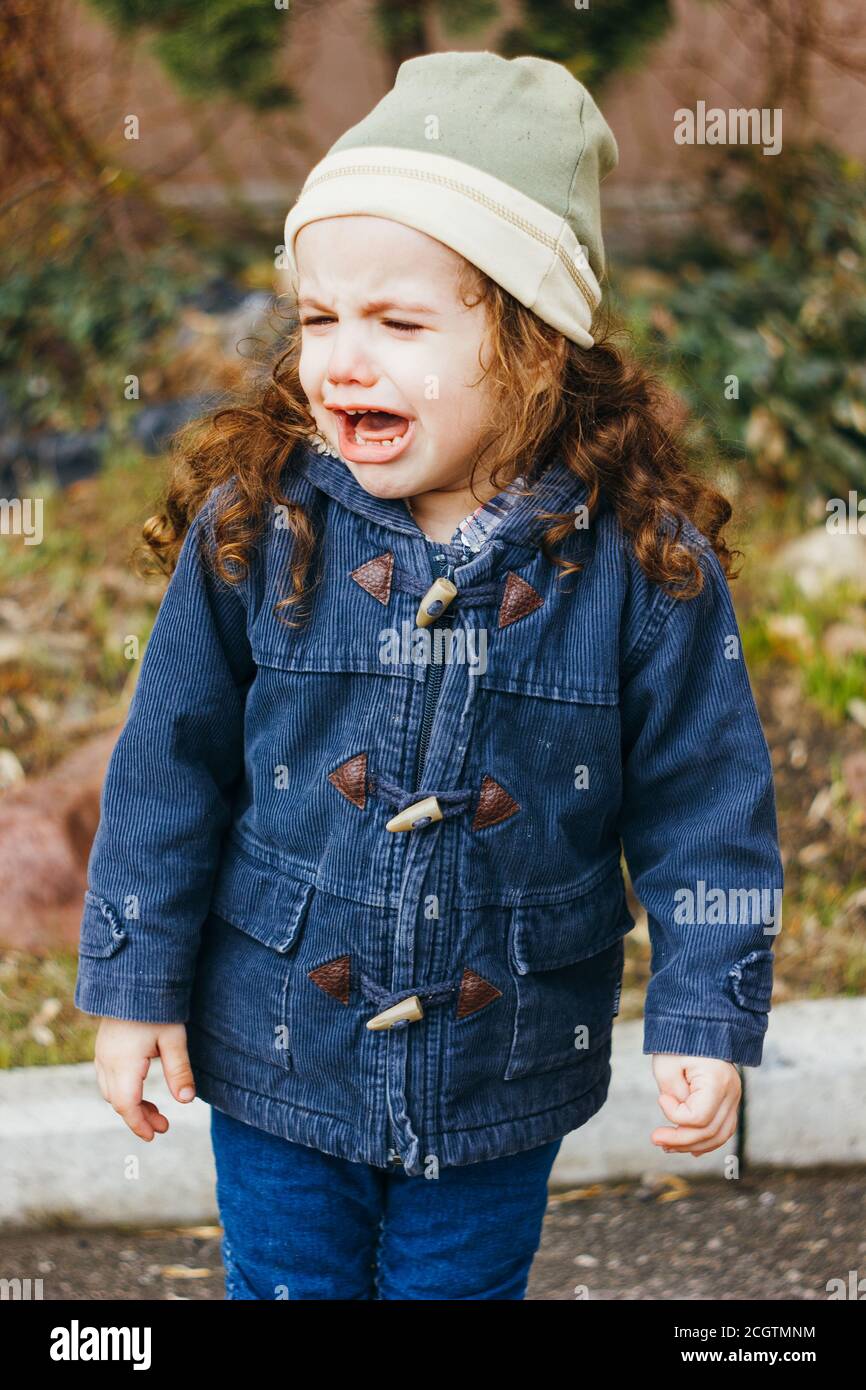 Little girl crying on the street. Hurt and tears of kid Stock Photo - Alamy