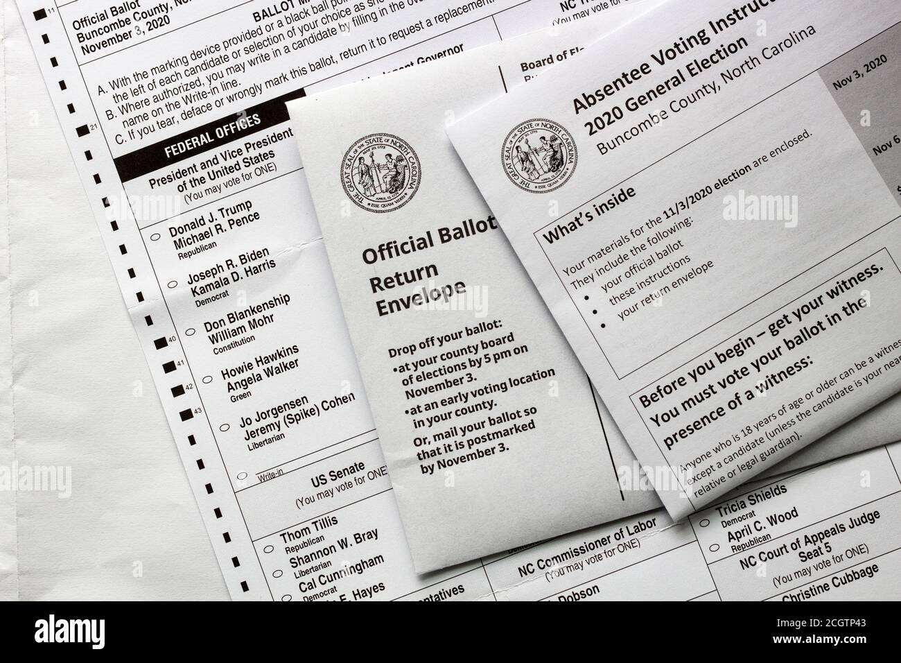 Return envelope hi-res stock photography and images - Alamy