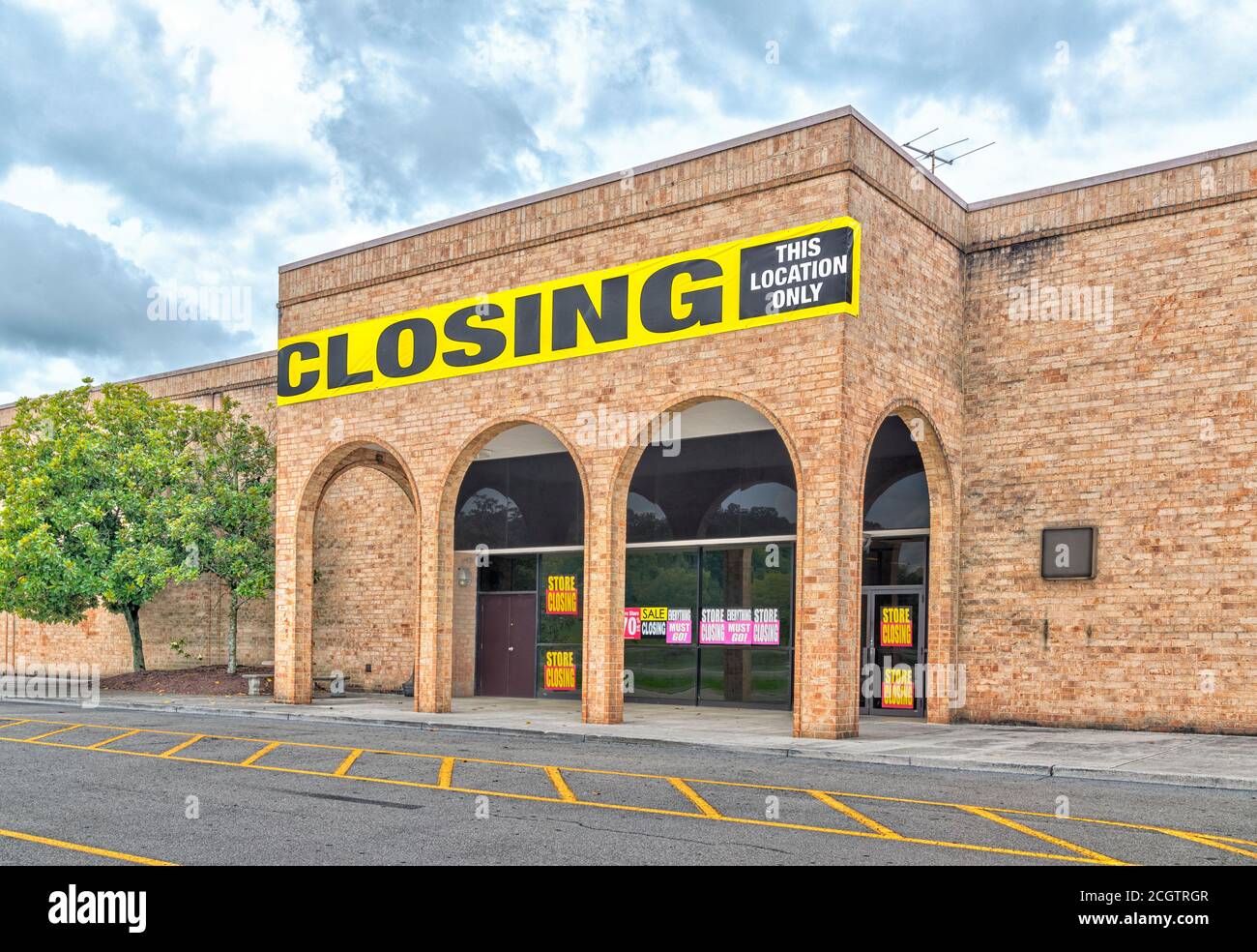 Horizontal shot of a bankrupt retail anchor store going out of business ...