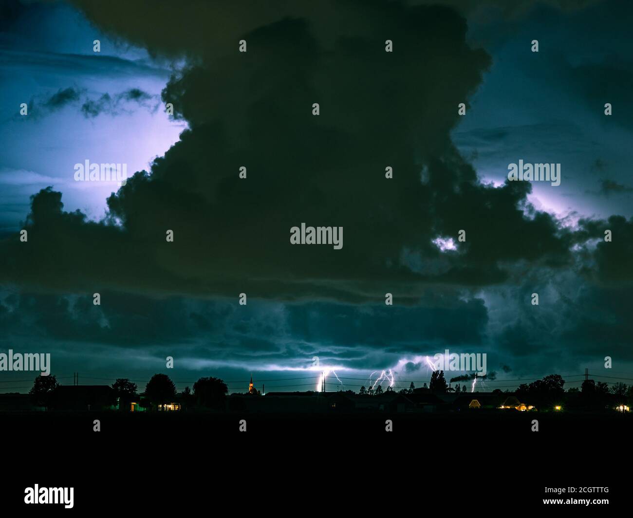 Majestic thundercloud stormy weather hi-res stock photography and ...