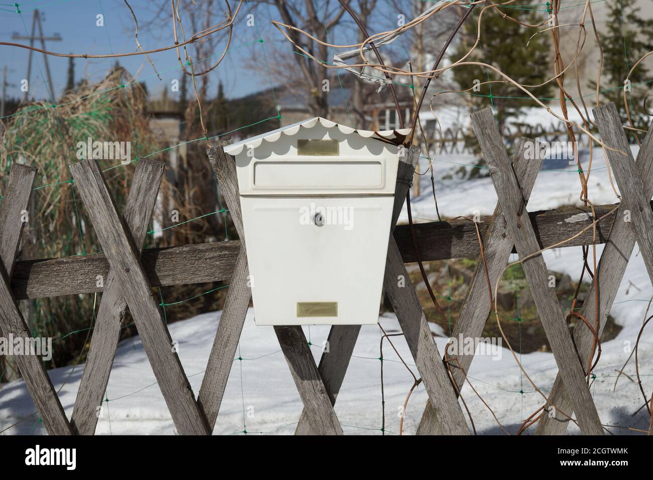 Mailbox in winter hi-res stock photography and images - Alamy