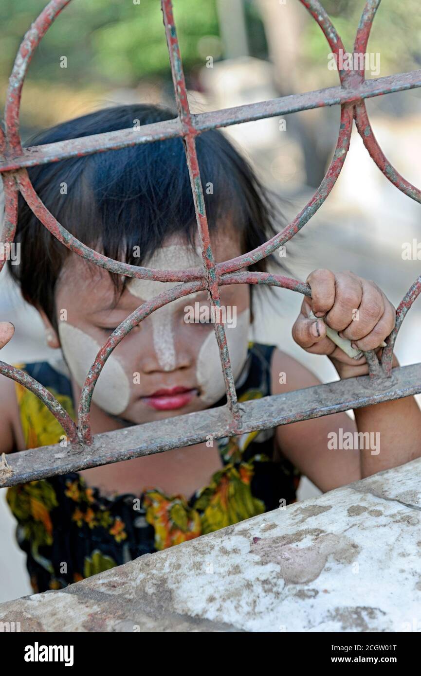 Child begging hi-res stock photography and images - Alamy