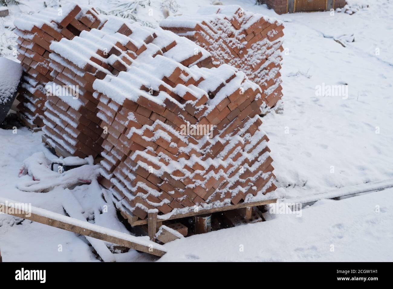 Masonry bricks snow hi-res stock photography and images - Alamy