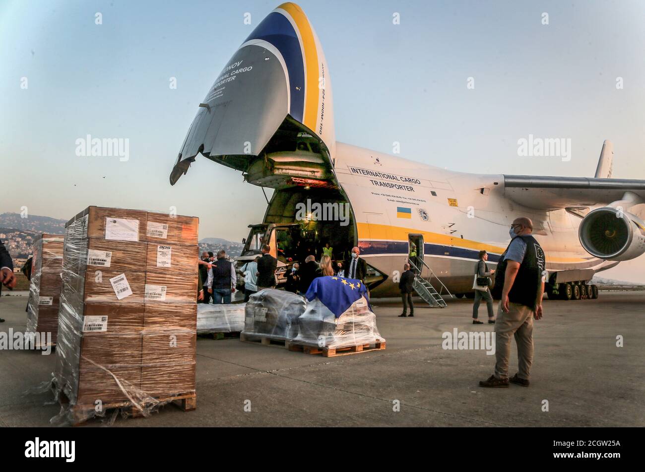 Aid being unloaded from plane hi-res stock photography and images - Alamy